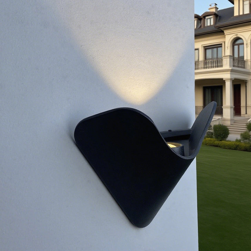 Triangular outdoor wall lamp 5W, upward light (IP65), 3000K – Akoyalight